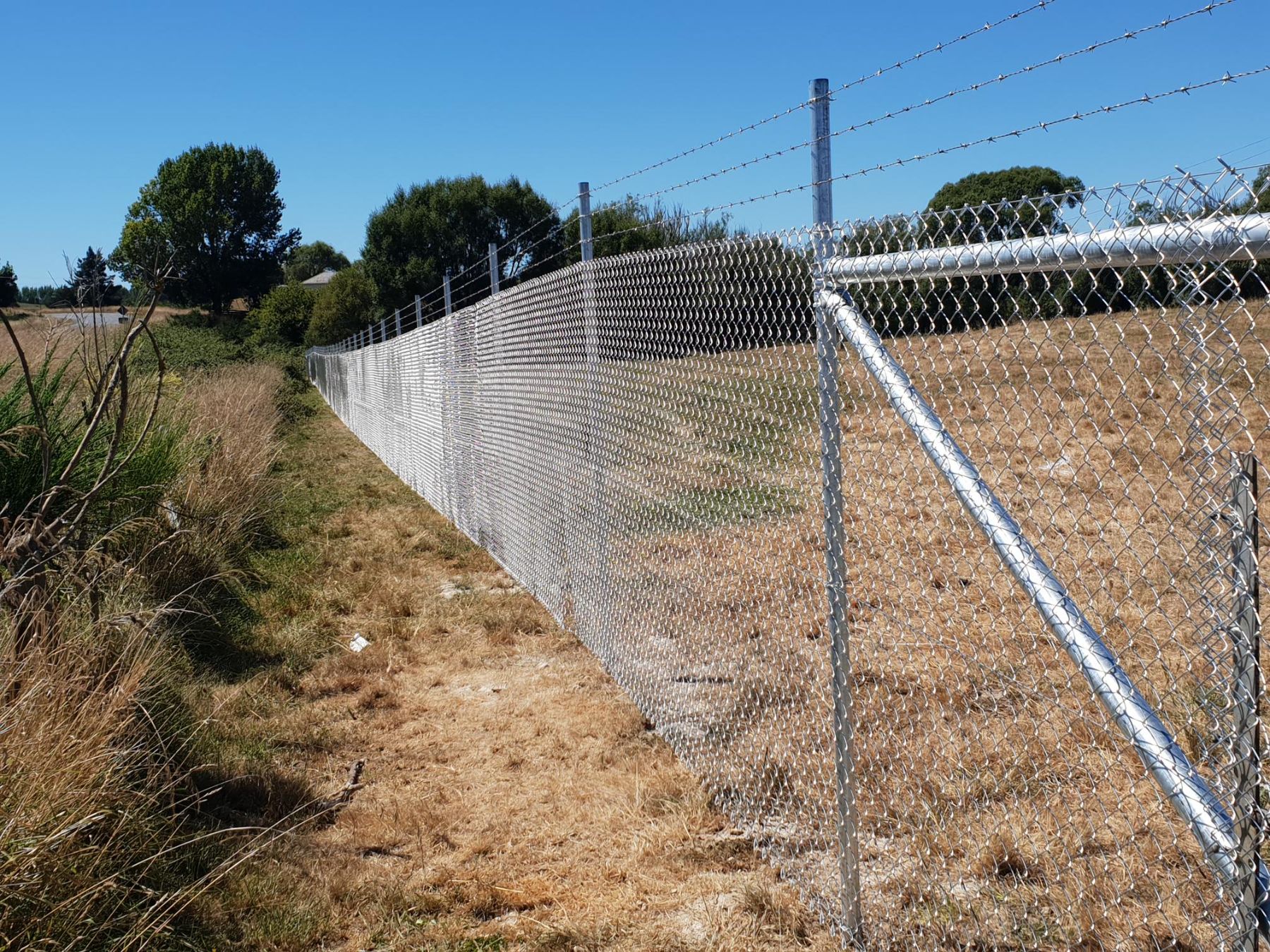 High quality fencing - Isley Fencing and engineering.